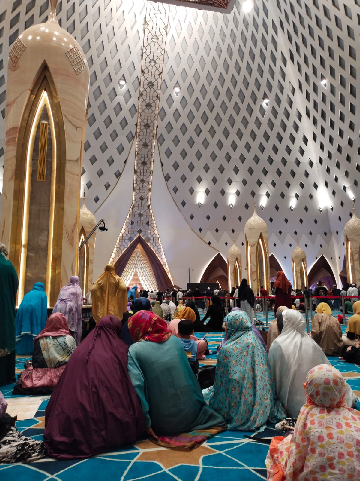Gubernur Jawa Barat Ridwan Kamil Meresmikan Masjid Al- Jabbar - Bakin ...